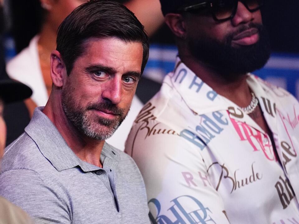 Back from Egypt, Aaron Rodgers takes in UFC event