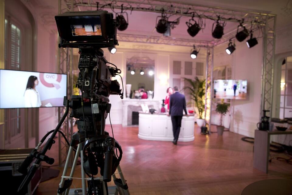 TV-Shopping Network QVC Seeks Advice on $5 Billion Debt Pile - NewsBreak