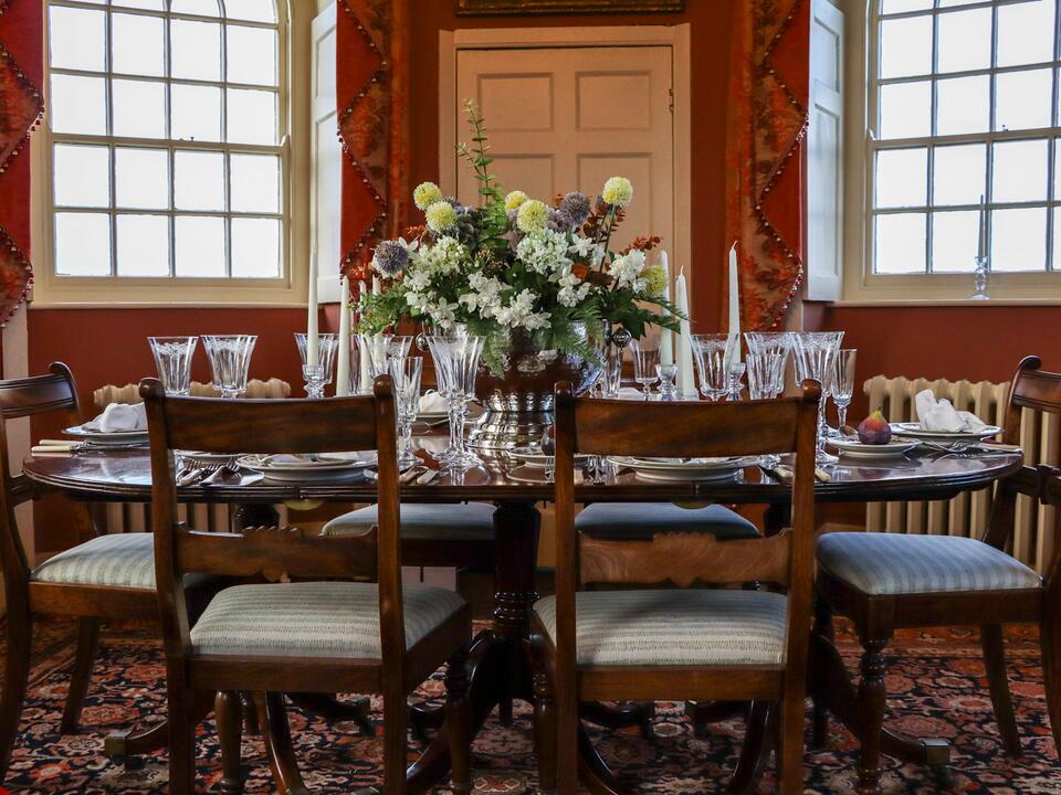 7 Classic Table Settings That Never Go Out of Style - NewsBreak