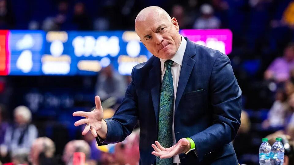 Salty Florida Basketball Coach Puts Finger In Face Of College Student ...