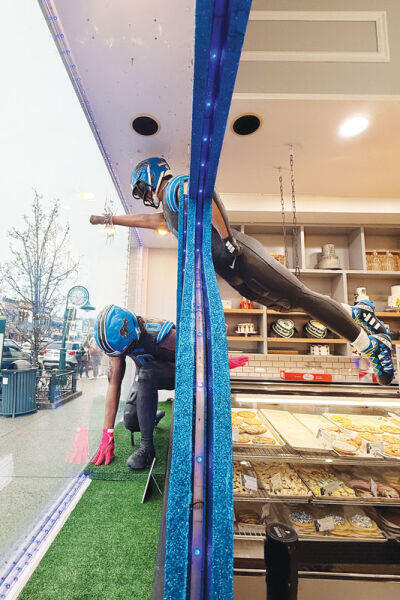 Bakery unveils a new Detroit Lions-inspired window display - NewsBreak