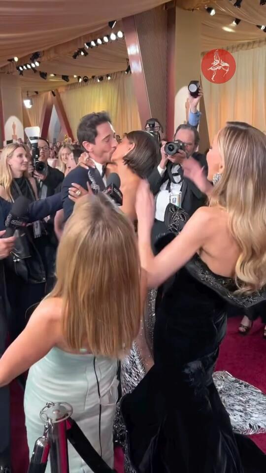 Adrien Brody and Halle Berry reunite and recreate their controversial ...