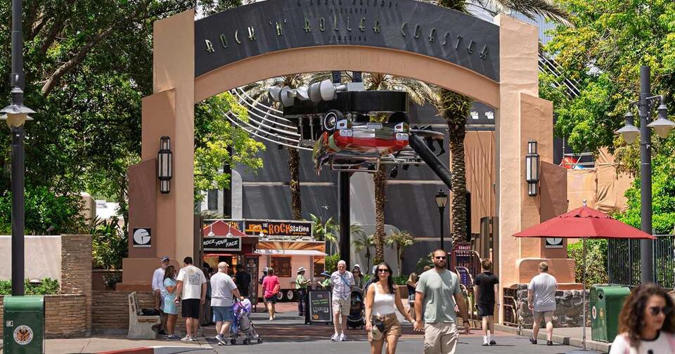 Rock 'n' Roller Coaster Construction Updates: New Colors and Finishes ...