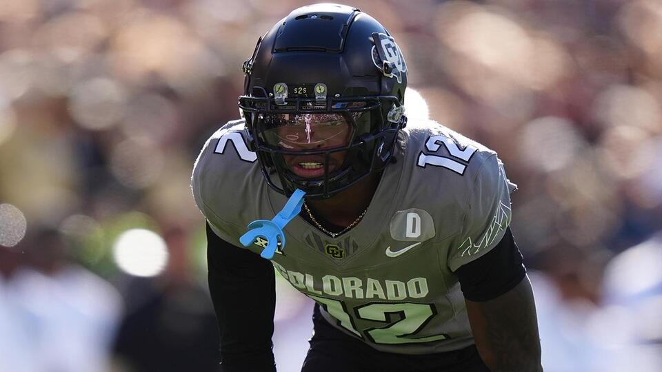 WATCH: Travis Hunter strikes Heisman pose after Colorado two-way star ...
