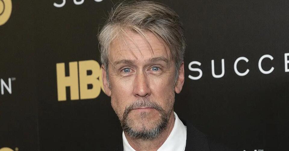 'Succession' Star Alan Ruck Denies Wrongdoing in Lawsuit Over Pizza ...