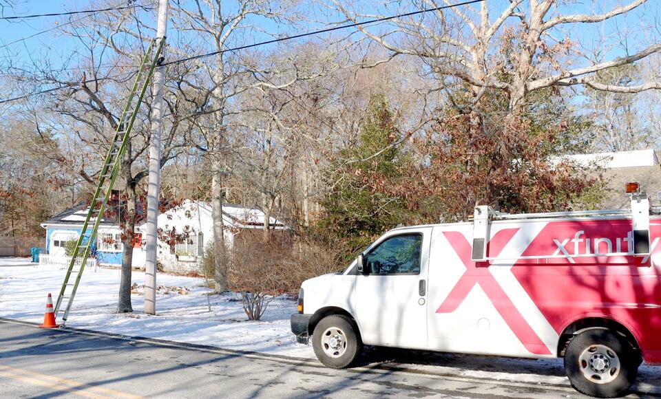 Xfinity worker injured in fall from ladder while working on pole ...