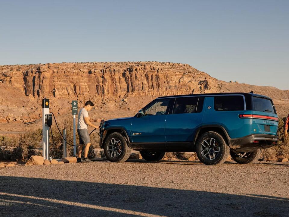How The Rivian R1S Compares To The Tesla Model X
