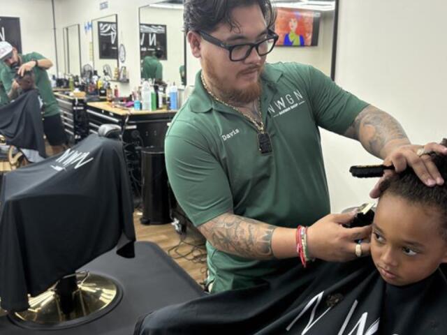 Tampa barber offers free back-to-school haircuts to families in his ...