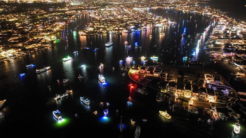 Holiday boat parades big and small will float across OC - NewsBreak