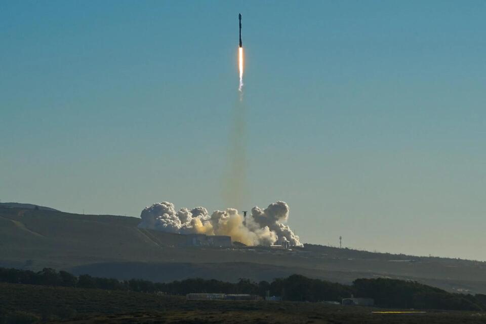 SpaceX launches 21 Lockheed Martin satellites for ‘Transport Layer ...