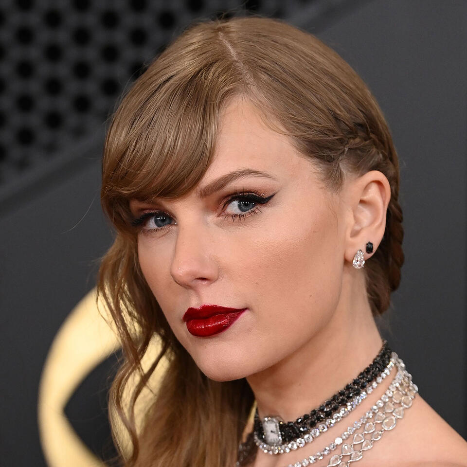 Cosmetic Experts Claim Taylor Swift Underwent A Minor Plastic Surgery ...