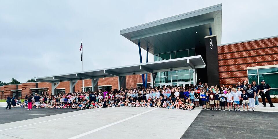 Community celebrates opening of new Walker Gamble Elementary - NewsBreak