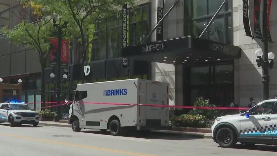 Security guard shoots robbery suspect in downtown Chicago, police say ...