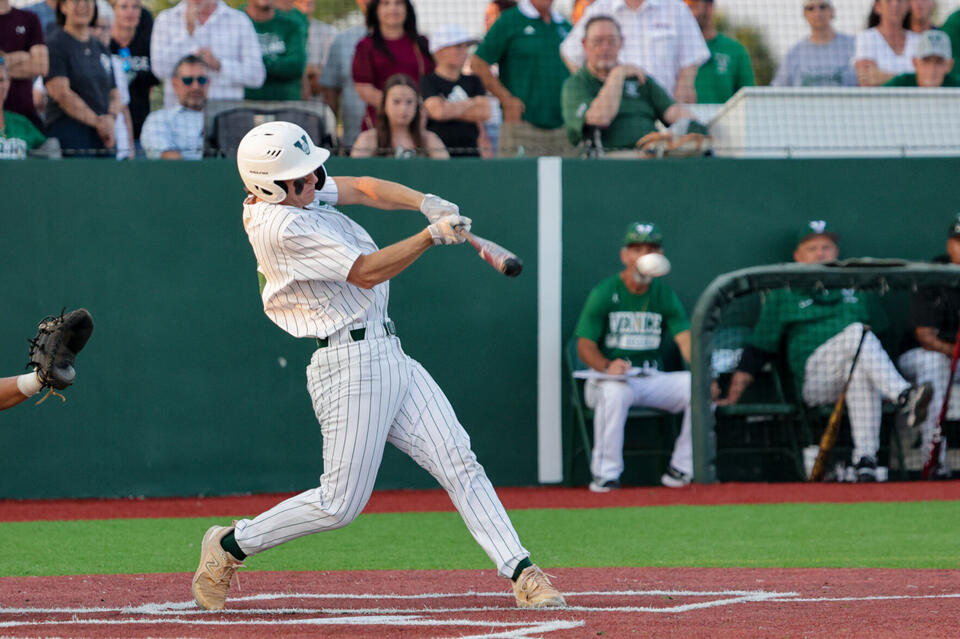 PREP BASEBALL: Venice outlasts Newsome; advances to regional final ...