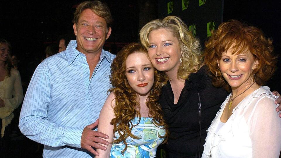 “Reba” Star Makes Rare Red Carpet Appearance Following Stroke - NewsBreak