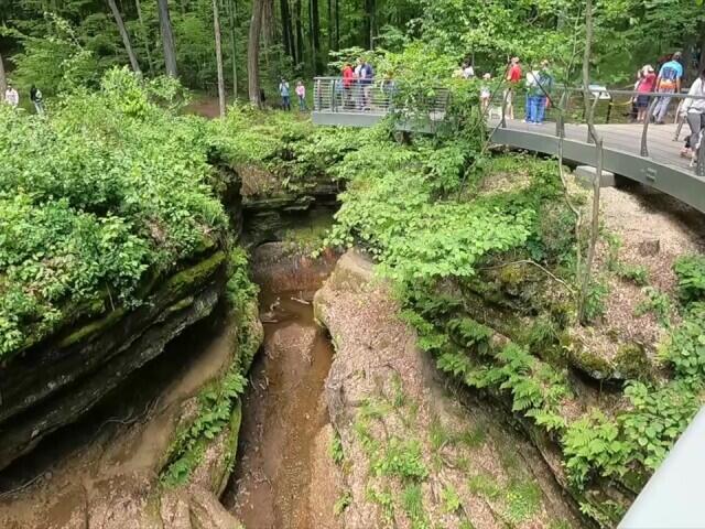 New glass bridge draws a crowd at Nelson-Kennedy Ledges State Park ...