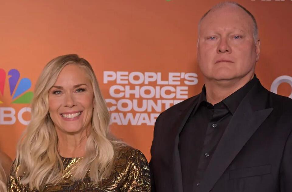 Meet Leanne Morgan’s Husband of 33 Years, Chuck—the Introverted Guy Who ...