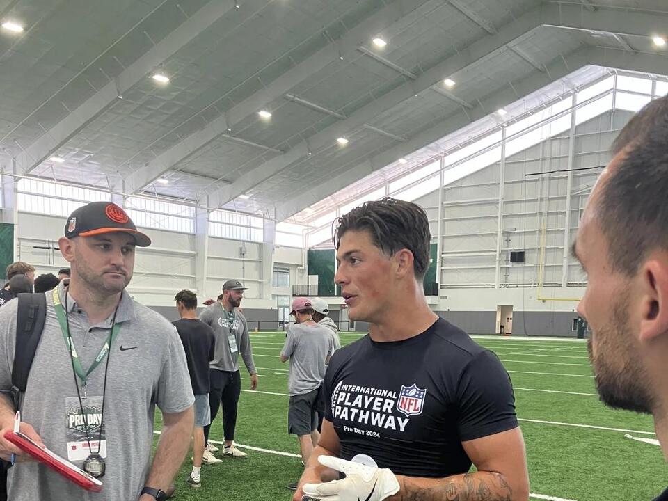 Welsh rugby star Louis Rees-Zammit was the center of attention at NFL's ...