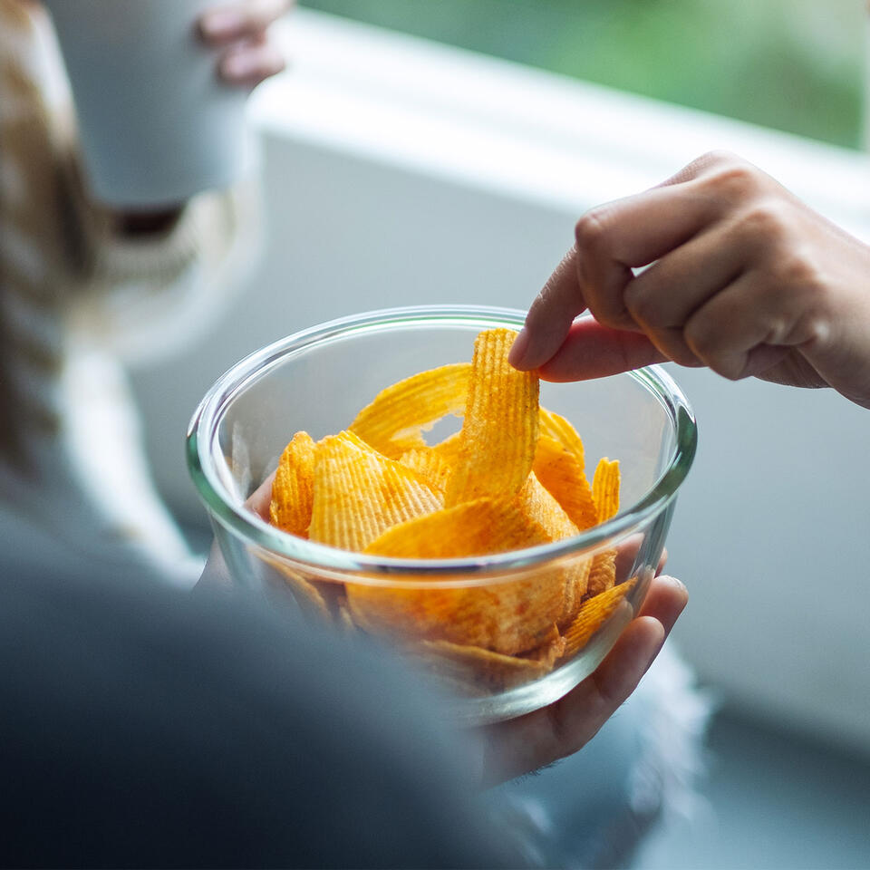 5 Processed Snacks To Consider Avoiding This Spring Because They Could ...