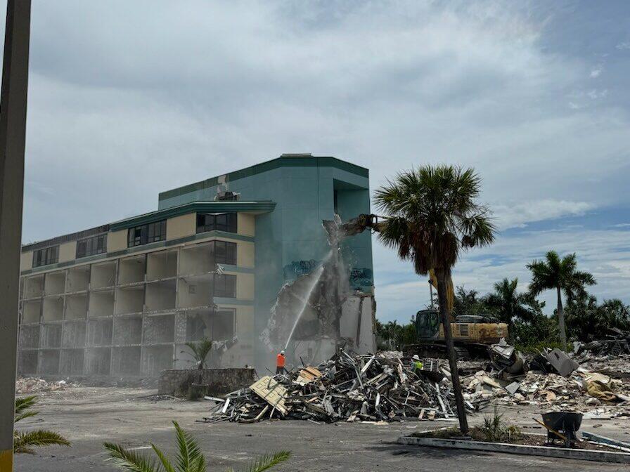 Punta Gorda hotel owner may rebuild after demolition