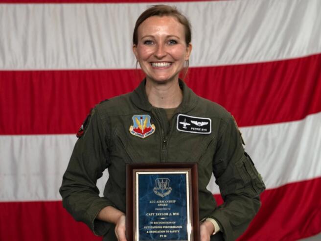Captain Taylor Bye Pulled Off A Death Defying Landing In Her A-10 ...