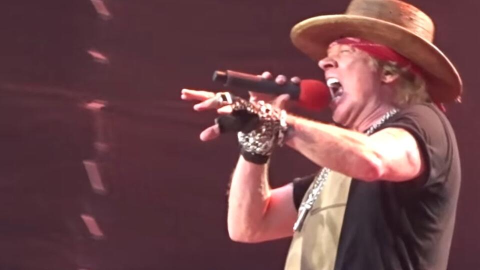 Axl Rose Shows Off Impressive Weight Loss - NewsBreak