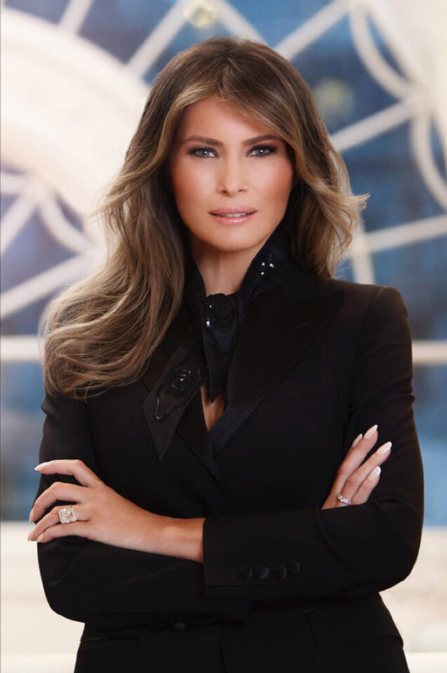 ’50 Layers of Facetune’ – Melania Trump’s Official Portrait Spurs ...