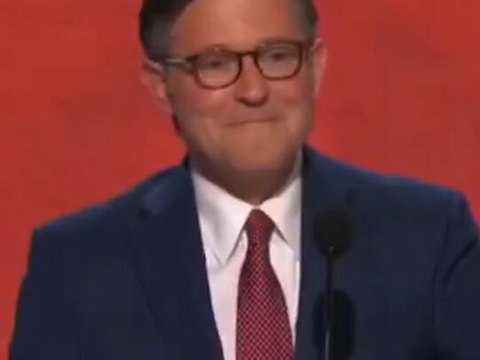 Mike Johnson makes a sharp exit from RNC stage after teleprompter cuts ...