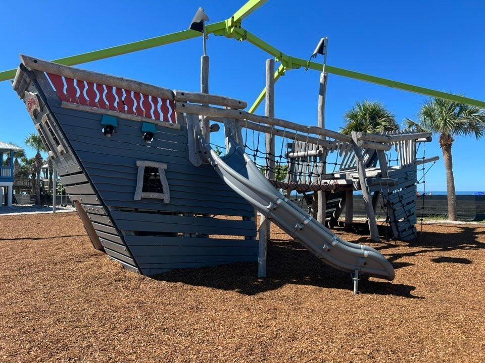 Repairs are done, playground reopens at Englewood Beach - NewsBreak