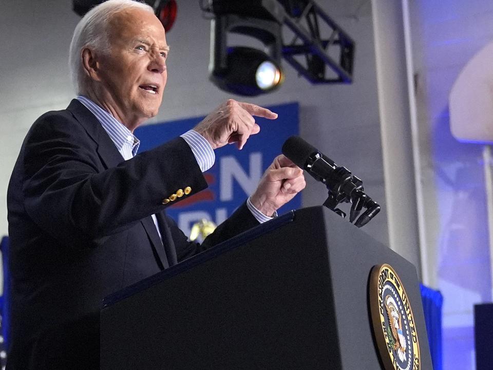 In emphatic campaign speech, Biden says, 'I am running and going to win again'