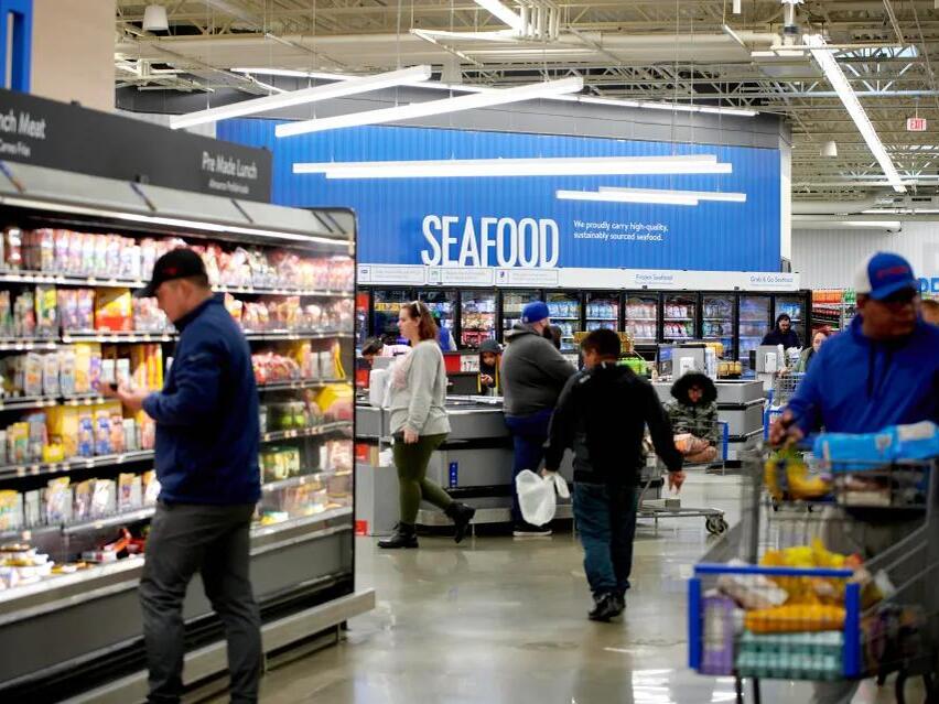 Shoppers rage ‘Walmart needs an intervention,’ after refusing receipt ...