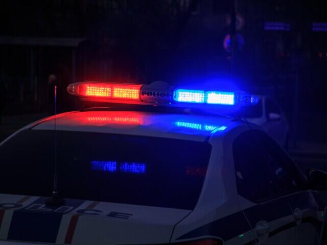 Cops responding to screaming woman realize she's in labor, help deliver ...