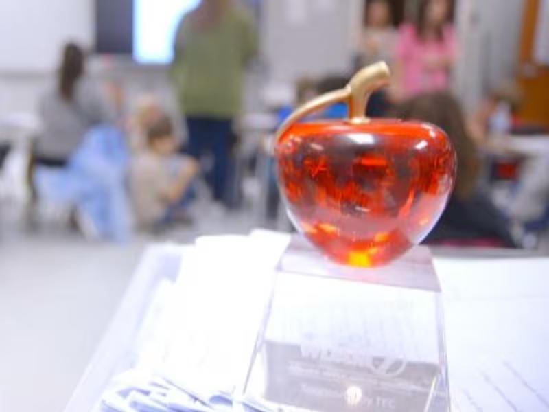 East Jones Elementary math teacher wins Golden Apple Award East Jones Elementary math teacher wins Golden Apple Award