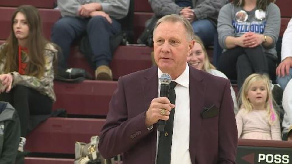 Linton/HMB honors legendary coach Dan Carr with court dedication ...