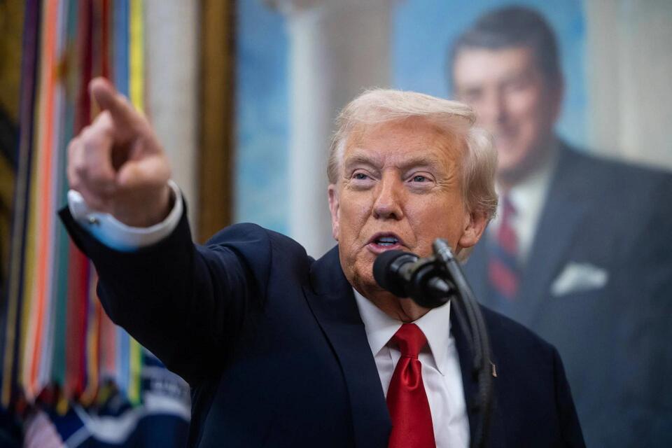 Trump fawns over colleague’s ‘lips like a machine gun’ - NewsBreak