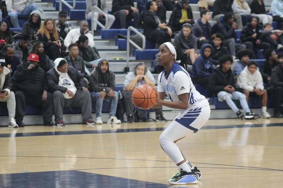 Sisco reaches 1,000-point plateau - NewsBreak