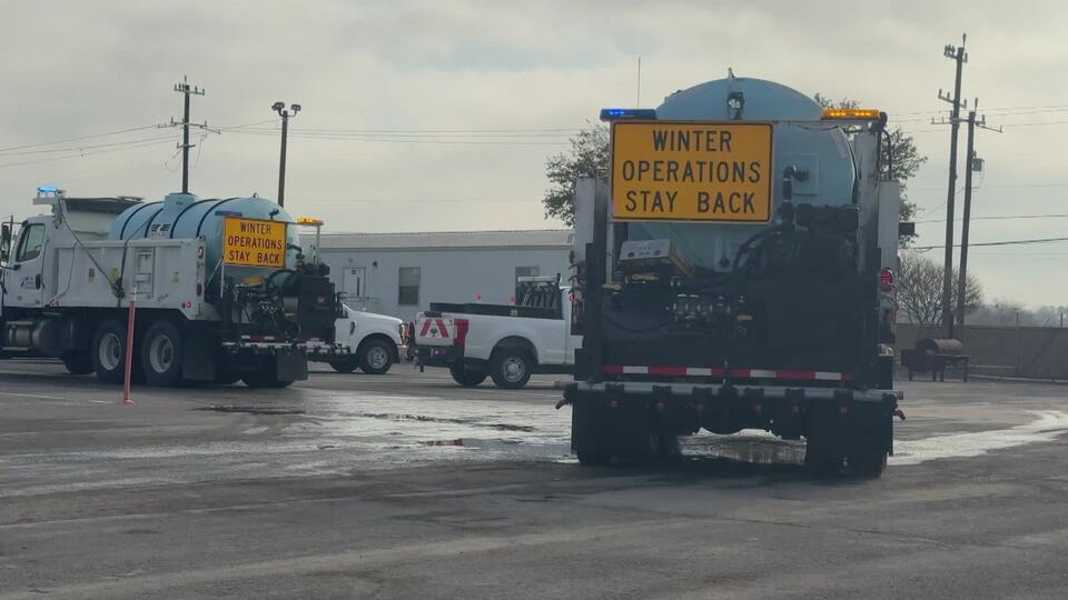 TxDOT mobilizes an army in San Antonio to tackle icy road conditions ...