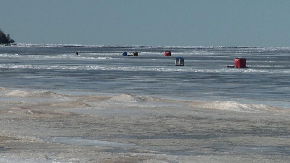 Ice conditions dwindle in Door County; experts urge extreme caution on ...
