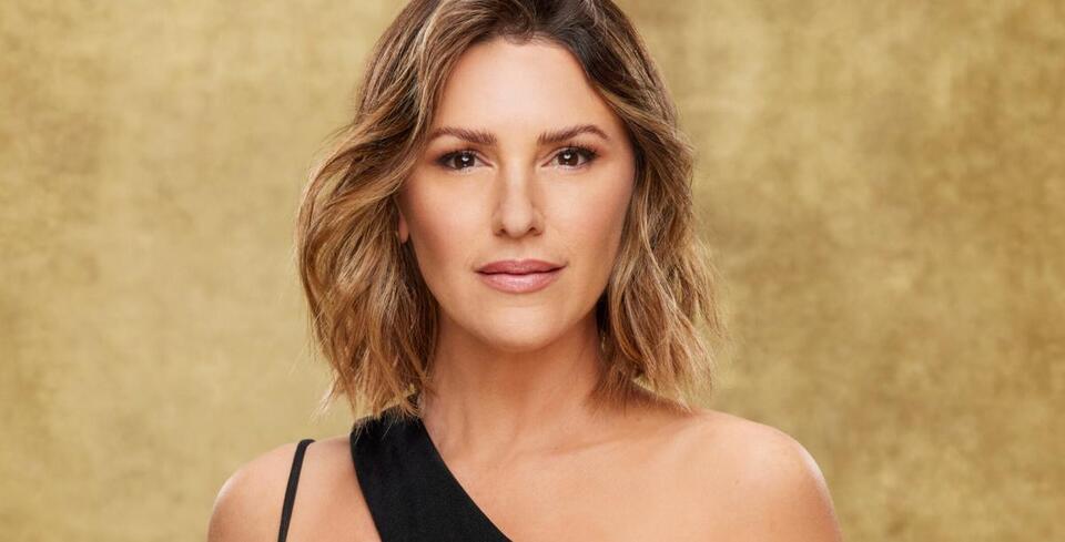 Elizabeth Hendrickson Shares Love For Her Young and the Restless Family ...