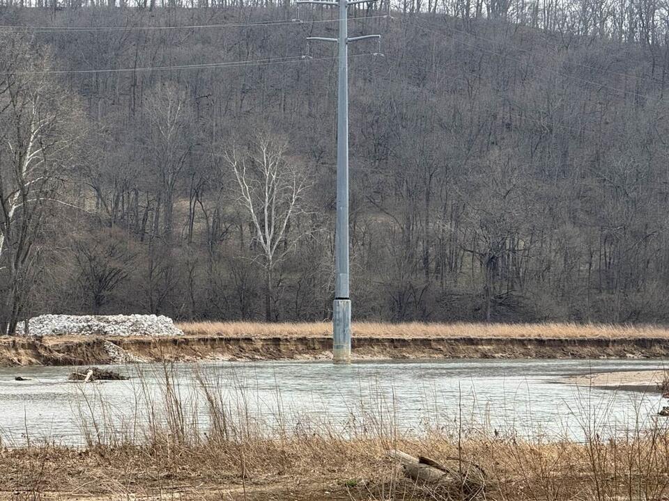 Emergency riverbank work approved near Metamora after erosion exposes ...