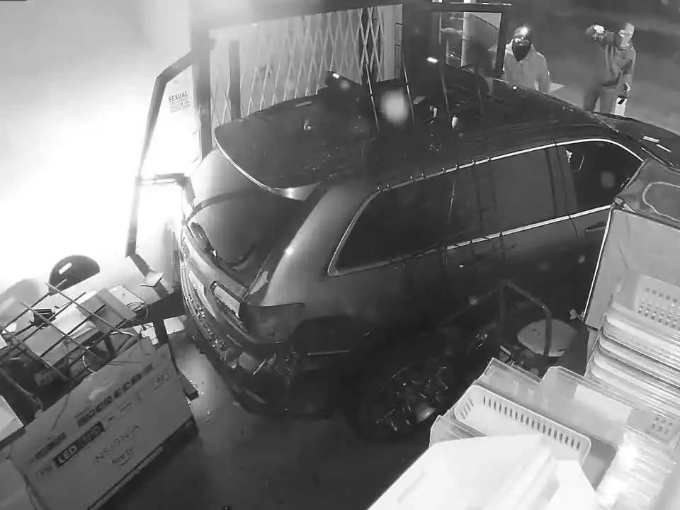 Surveillance video shows 12 suspects ramming car into marijuana ... Surveillance video shows 12 suspects ramming car into marijuana ...