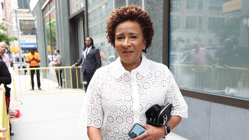 Wanda Sykes Says George Floyd Joke During Kevin Hart Roast Was 'Not ...