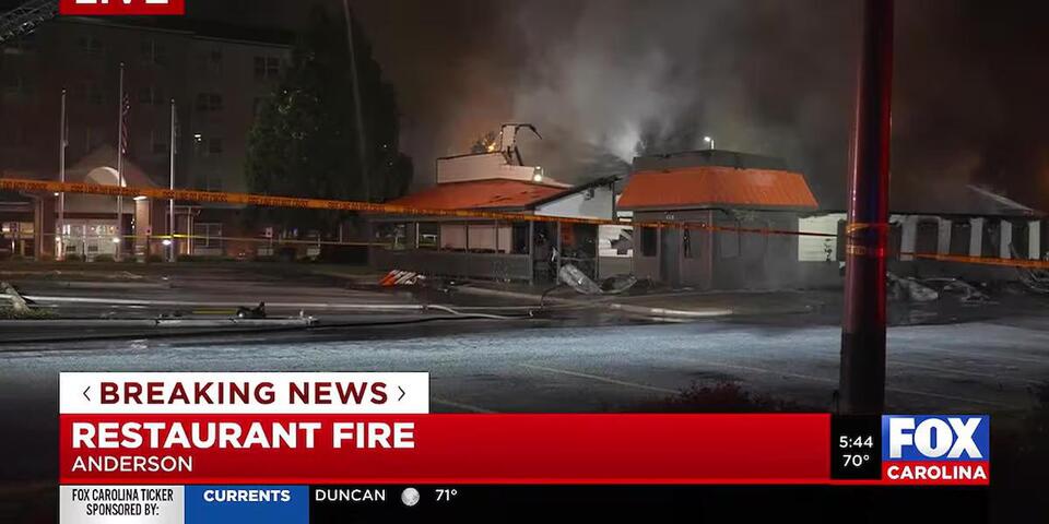 LIVE: Early morning fire destroys Hooters in Anderson - NewsBreak