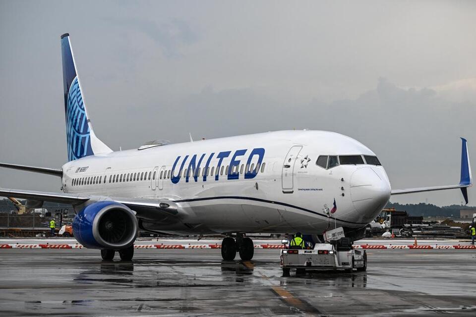 United Airlines warns of further delays as flights previously grounded ...