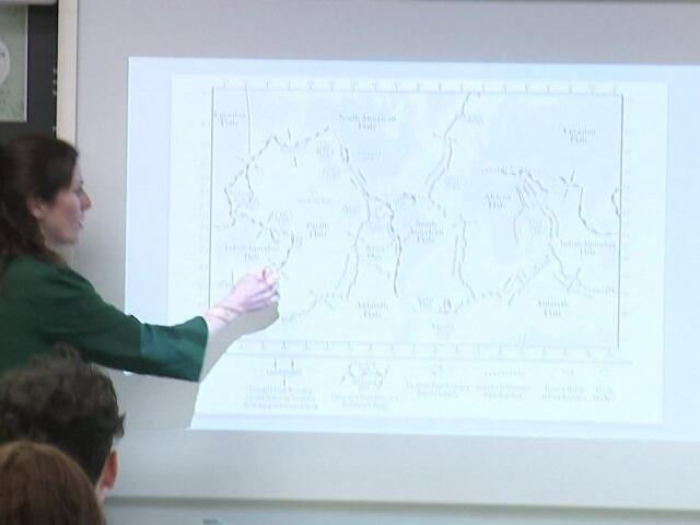 High school lesson on earthquakes interrupted by actual earthquake