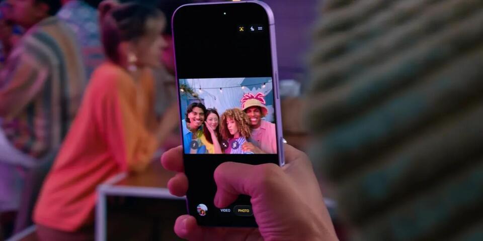iOS 26.1 will let third-party apps back up photos in the background ...