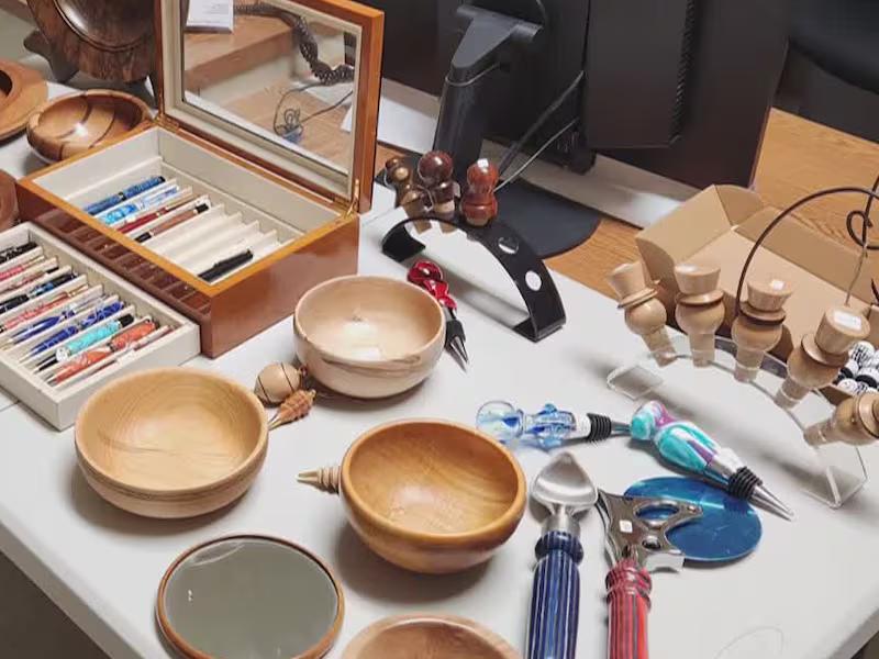 Woodworker shows crafts you can make for your loved ones