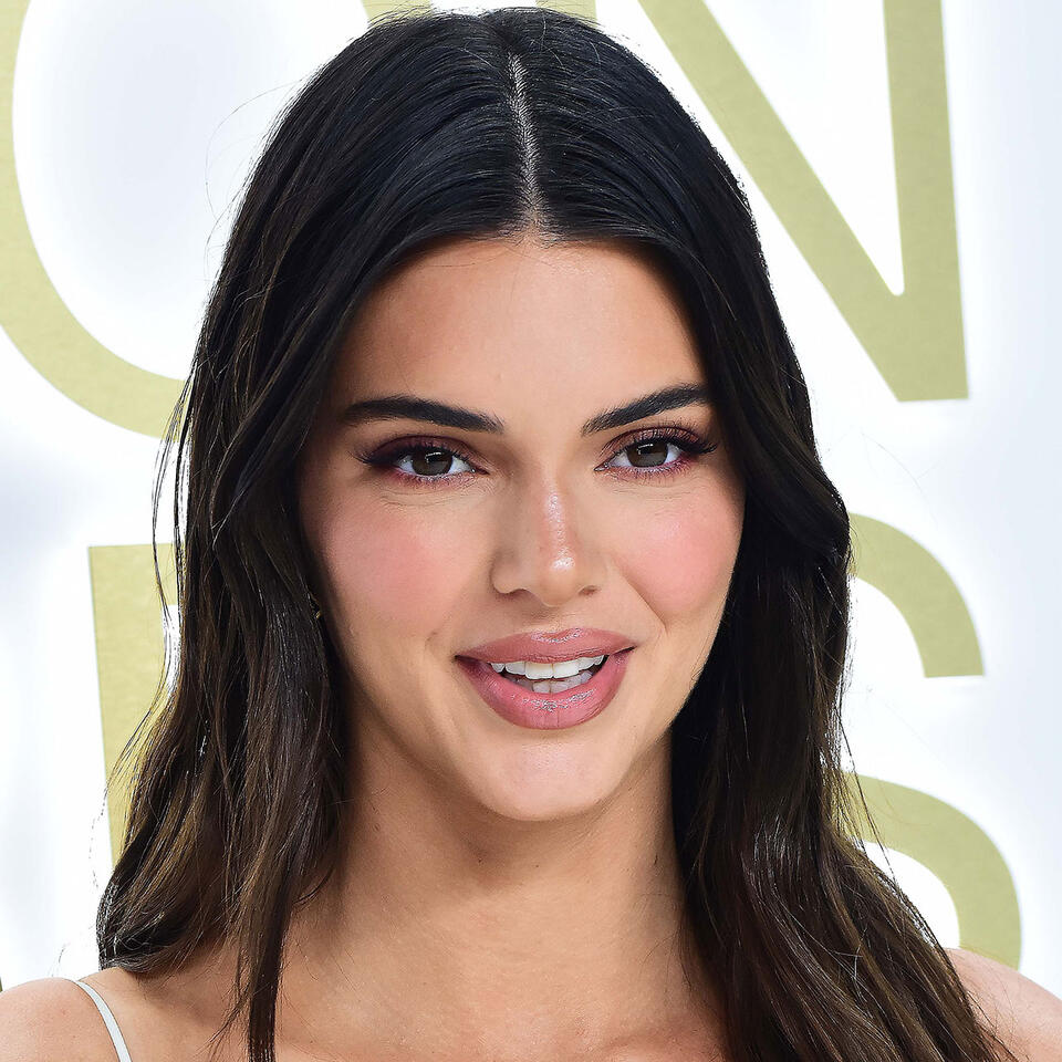 Fans Claim Kendall Jenner Is 'The Most Gorgeous' Kardashian After ...