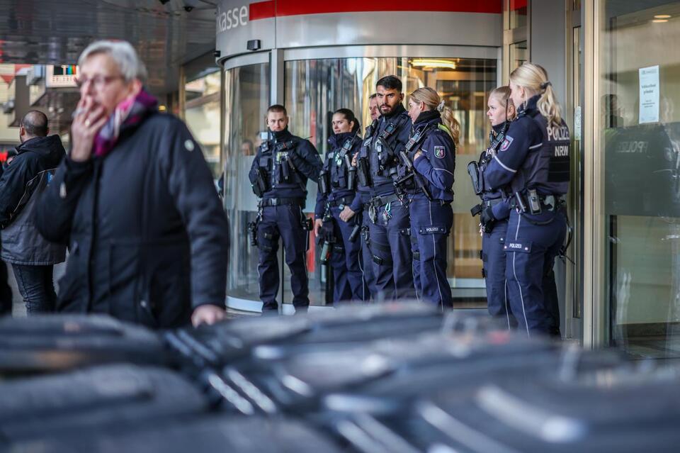Thieves pull off massive bank robbery in Germany stealing millions from ...