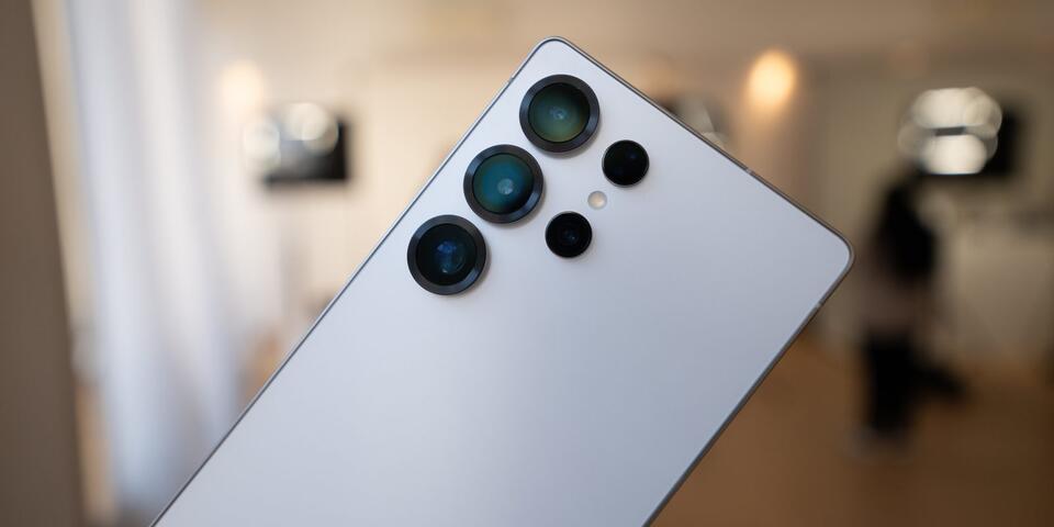 Best Smartphone Camera 2025: Every Major Flagship Compared - NewsBreak